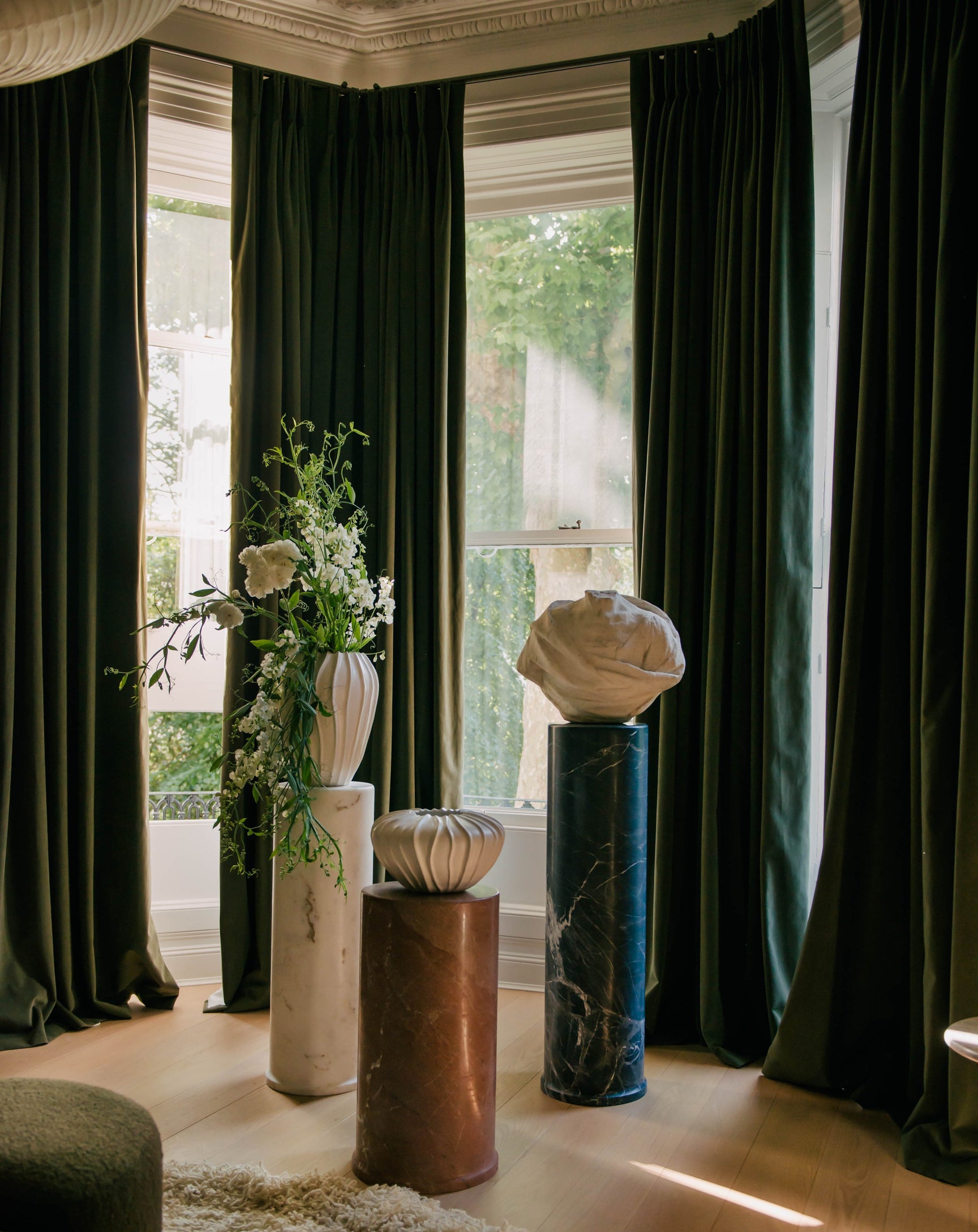 Neo Black Marble Plinth – Ransom and Dunn